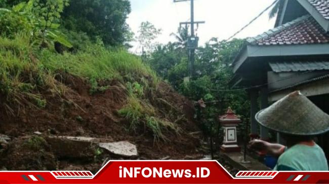Hujan Deras, 4 Rumah di Pacitan Diterjang Longsor