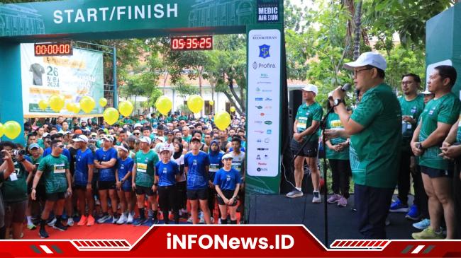 Pj. Gubernur Jatim Berangkatkan Ribuan Peserta Surabaya Medic Air Run 2024