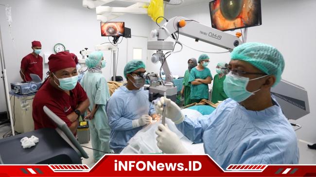 Melihat Proses Operasi Katarak